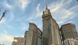 Zamzam Tower: Menara Ikonik yang Mencerminkan Keindahan Arab Saudi ...